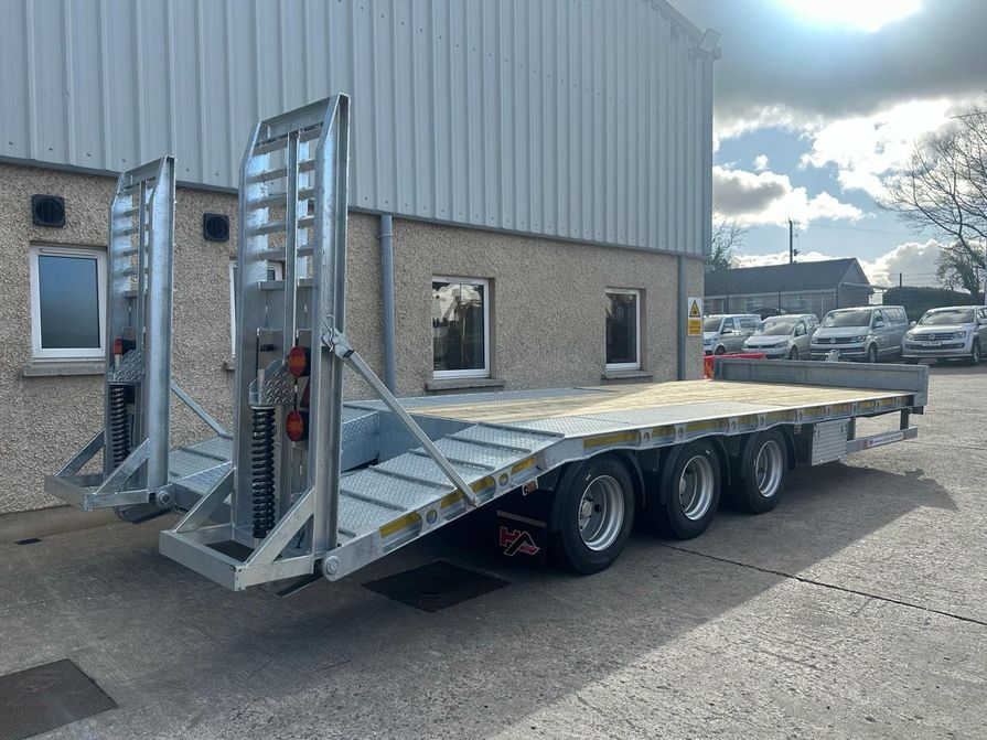 New Hudson Tri-Axle Galvanized Low-Loader - McCullagh Machinery