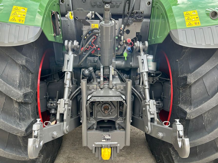 2016 Fendt 718 Vario Profi with 5X85 Loader - McCullagh Machinery