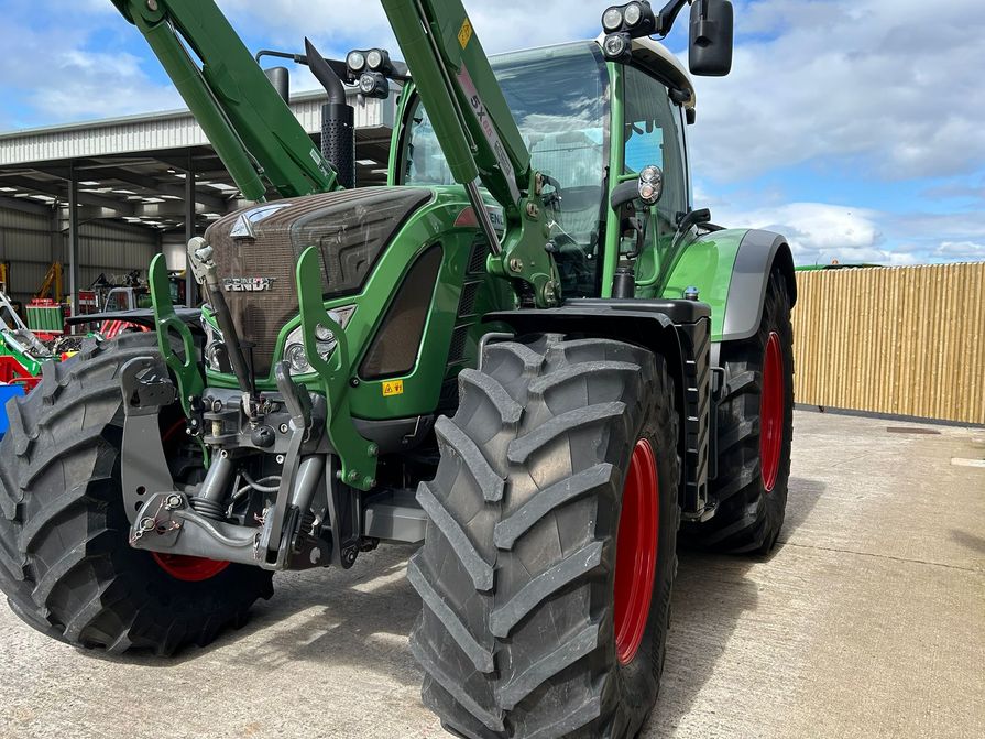 2016 Fendt 718 Vario Profi with 5X85 Loader - McCullagh Machinery