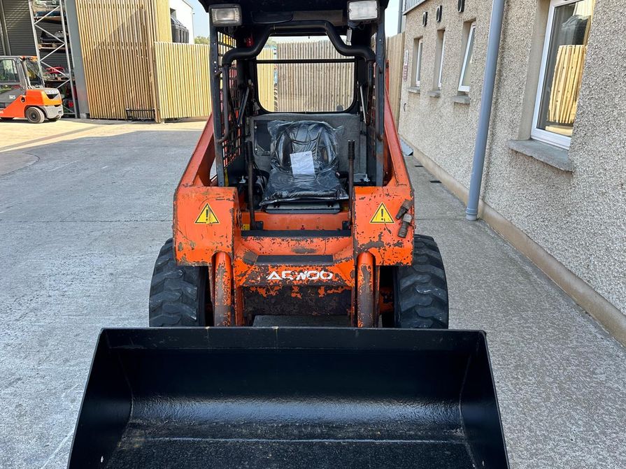 2001 Daewoo DSL 602 Skid-Steer - McCullagh Machinery
