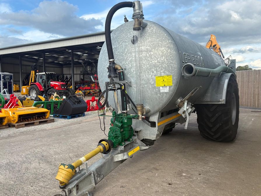Used Major 2600 Gallon Tanker - McCullagh Machinery